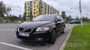 Melns Volvo V50 2011 Rīga, ar dzinēja tilpumu 1.60 L un nobraukumu 302 tūkst. km par 2990 €, foto  vietnē AUTOMOTO.COM.LV