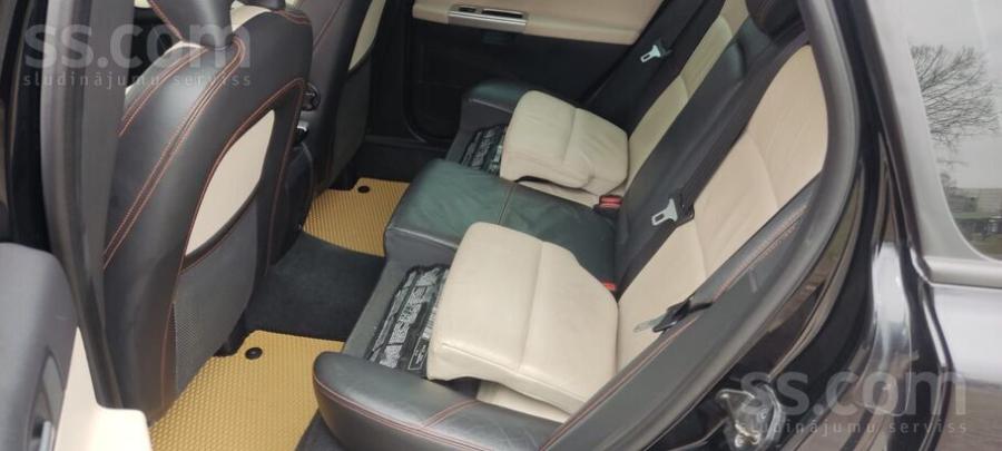 Black Volvo V50 2011 in Riga, with an engine capacity of 1.60 L and mileage of 302 thousand km for 2990 €, photo 9 on AUTOMOTO.COM.LV