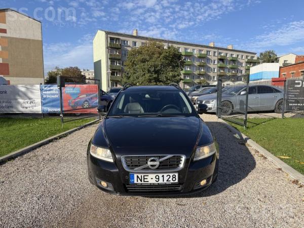 Вольво В50 2011 в Вентспилс на AUTOMOTO.COM.LV Черный Вольво В50 2011 в Вентспилс, объемом двигателя 1.60 л и пробегом 247 тыс. км за 3300 €, фото 3 на AUTOMOTO.COM.LV
