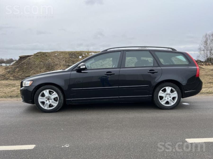 Melns Volvo V50 2012 Rīga, ar dzinēja tilpumu 2.00 L un nobraukumu 160 tūkst. km par 4500 €, foto 1 vietnē AUTOMOTO.COM.LV