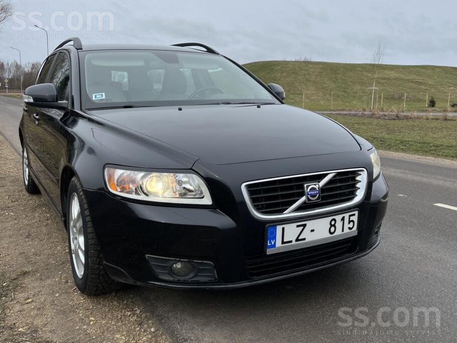 Melns Volvo V50 2012 Rīga, ar dzinēja tilpumu 2.00 L un nobraukumu 160 tūkst. km par 4500 €, foto 2 vietnē AUTOMOTO.COM.LV