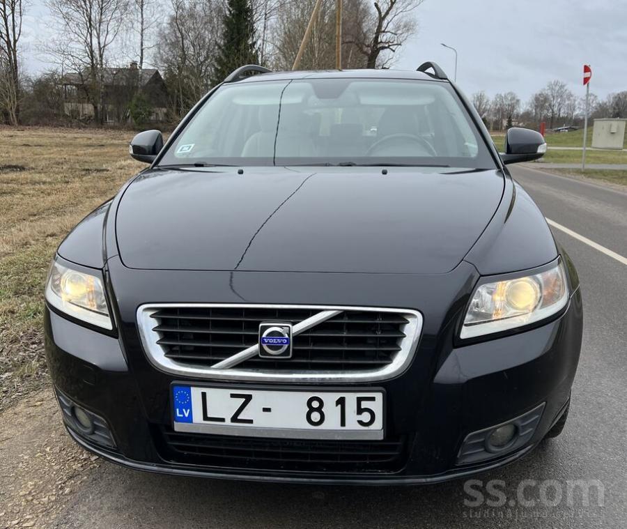 Melns Volvo V50 2012 Rīga, ar dzinēja tilpumu 2.00 L un nobraukumu 160 tūkst. km par 4500 €, foto 4 vietnē AUTOMOTO.COM.LV