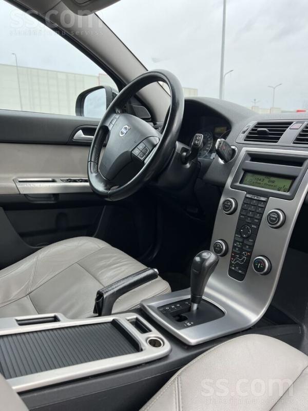 Melns Volvo V50 2012 Rīga, ar dzinēja tilpumu 2.00 L un nobraukumu 160 tūkst. km par 4500 €, foto 6 vietnē AUTOMOTO.COM.LV