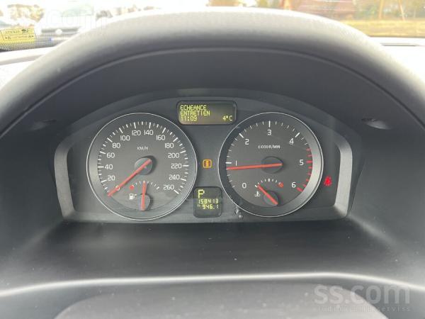 Melns Volvo V50 2012 Rīga, ar dzinēja tilpumu 2.00 L un nobraukumu 160 tūkst. km par 4500 €, foto 9 vietnē AUTOMOTO.COM.LV