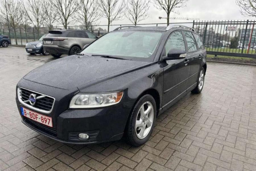 Black Volvo V50 2012 in Siauliai, with an engine capacity of 1.56 L and mileage of 219 thousand km for 3650 €, photo 1 on AUTOMOTO.COM.LV