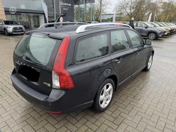 Black Volvo V50 2012 in Siauliai, with an engine capacity of 1.56 L and mileage of 219 thousand km for 3650 €, photo 4 on AUTOMOTO.COM.LV
