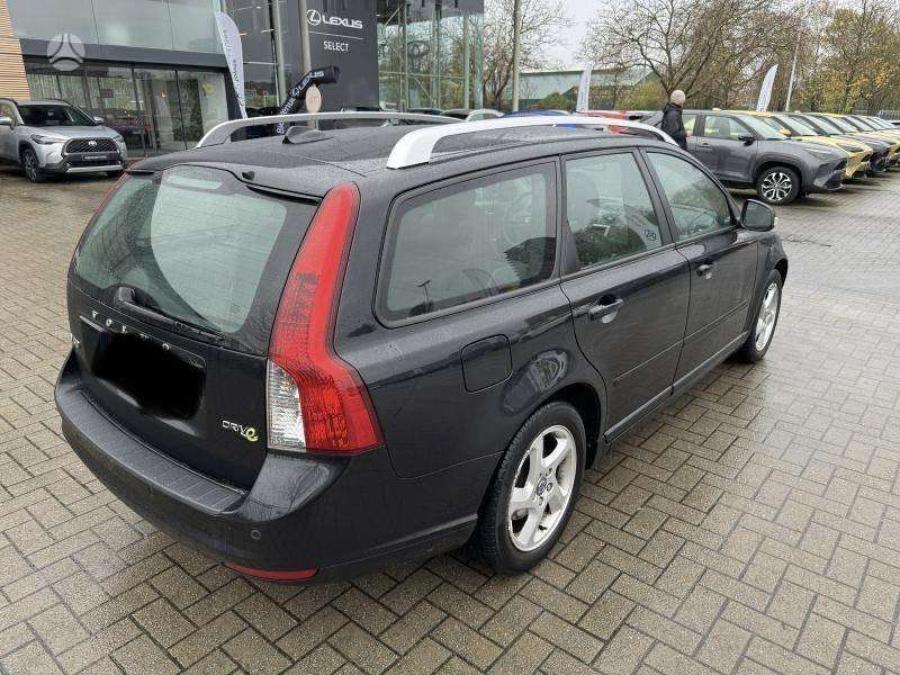 Black Volvo V50 2012 in Siauliai, with an engine capacity of 1.56 L and mileage of 219 thousand km for 3650 €, photo 4 on AUTOMOTO.COM.LV
