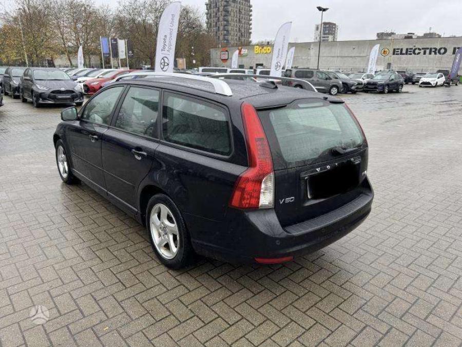 Black Volvo V50 2012 in Siauliai, with an engine capacity of 1.56 L and mileage of 219 thousand km for 3650 €, photo 6 on AUTOMOTO.COM.LV