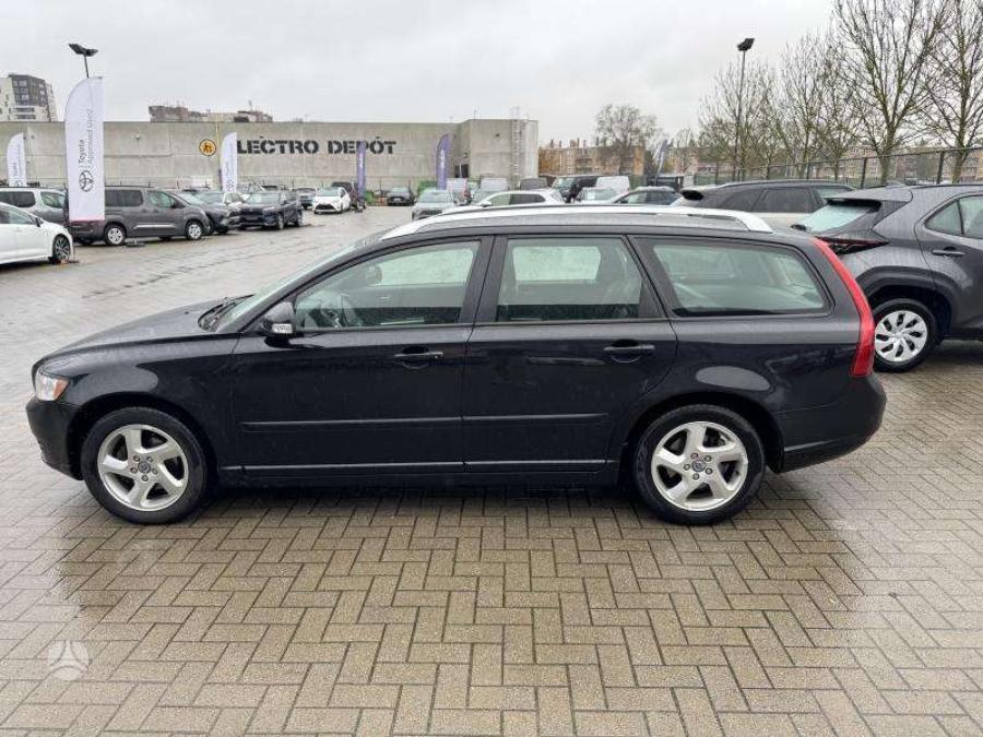 Black Volvo V50 2012 in Siauliai, with an engine capacity of 1.56 L and mileage of 219 thousand km for 3650 €, photo 7 on AUTOMOTO.COM.LV