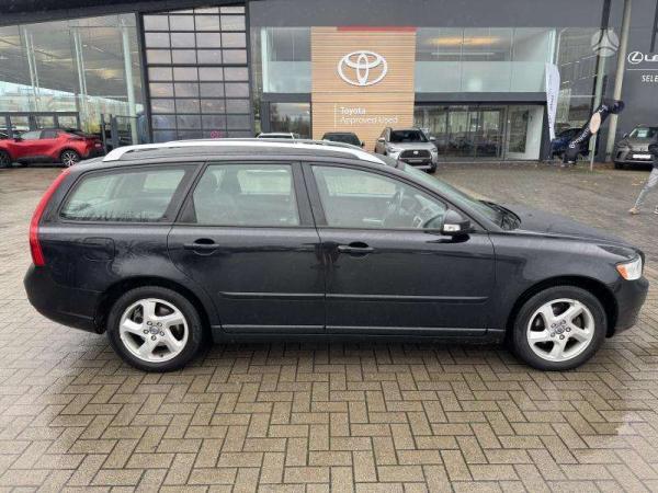Black Volvo V50 2012 in Siauliai, with an engine capacity of 1.56 L and mileage of 219 thousand km for 3650 €, photo 8 on AUTOMOTO.COM.LV