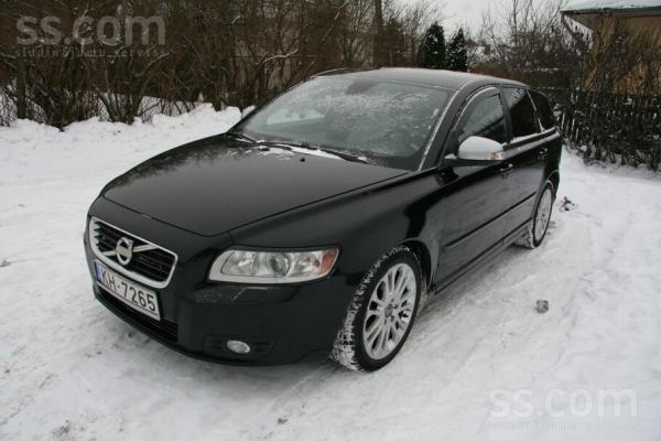 Melns Volvo V50 2012 Rīga, ar dzinēja tilpumu 1.60 L un nobraukumu 351 tūkst. km par 3750 €, foto 1 vietnē AUTOMOTO.COM.LV