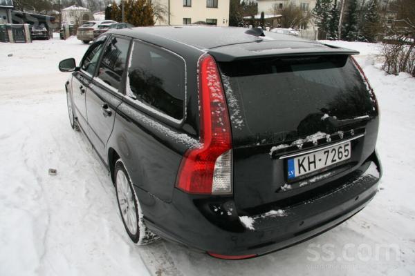 Melns Volvo V50 2012 Rīga, ar dzinēja tilpumu 1.60 L un nobraukumu 351 tūkst. km par 3750 €, foto 4 vietnē AUTOMOTO.COM.LV