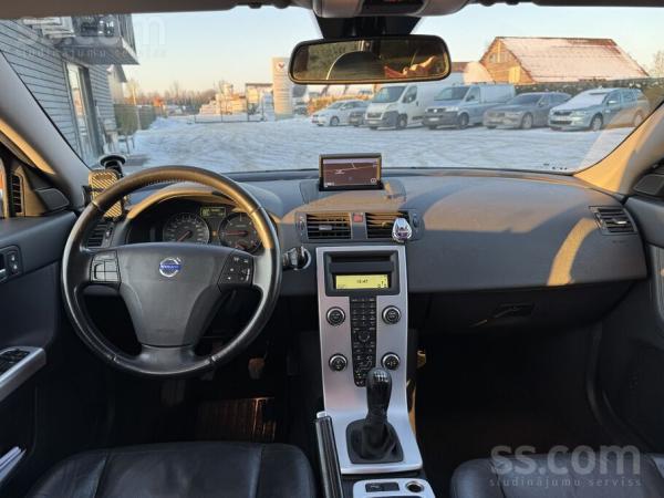 Melns Volvo V50 2012 Rīga, ar dzinēja tilpumu 1.60 L un nobraukumu 303 tūkst. km par 4500 €, foto 5 vietnē AUTOMOTO.COM.LV