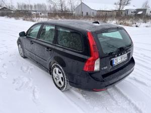 Black Volvo V50 2012 in Daugavpils, with an engine capacity of 1.60 L and mileage of 280 thousand km for 3999 €, photo 4 on AUTOMOTO.COM.LV