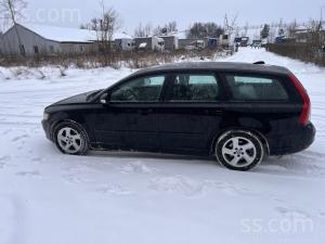 Black Volvo V50 2012 in Daugavpils, with an engine capacity of 1.60 L and mileage of 280 thousand km for 3999 €, photo 6 on AUTOMOTO.COM.LV