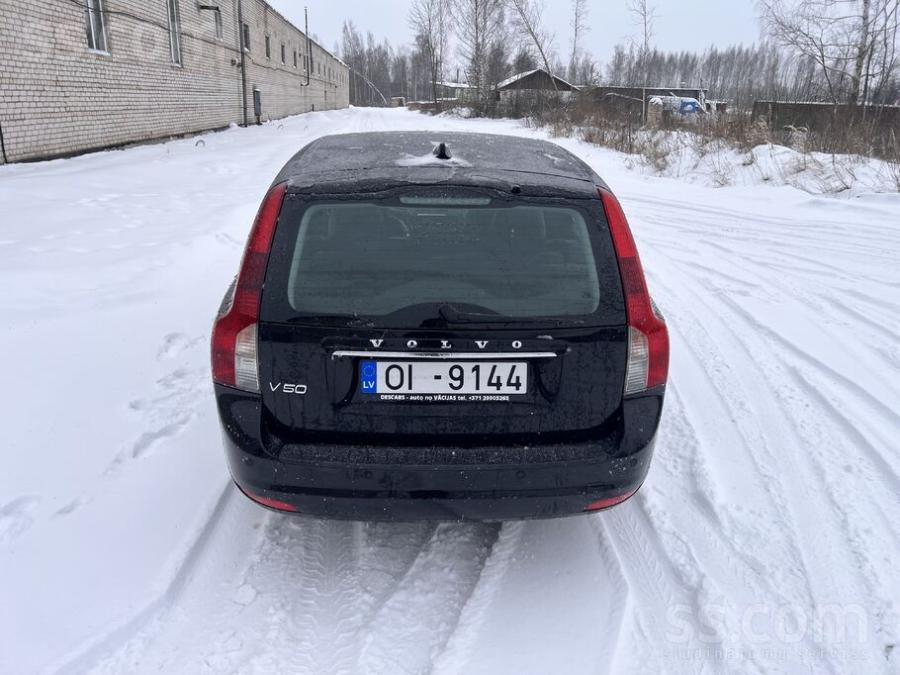 Black Volvo V50 2012 in Daugavpils, with an engine capacity of 1.60 L and mileage of 280 thousand km for 3999 €, photo 8 on AUTOMOTO.COM.LV