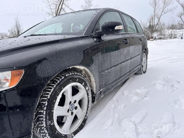 Black Volvo V50 2012 in Daugavpils, with an engine capacity of 1.60 L and mileage of 280 thousand km for 3999 €, photo 9 on AUTOMOTO.COM.LV