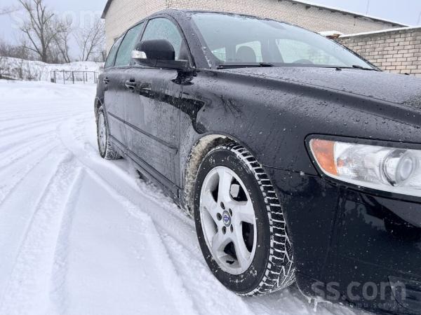 Black Volvo V50 2012 in Daugavpils, with an engine capacity of 1.60 L and mileage of 280 thousand km for 3999 €, photo 10 on AUTOMOTO.COM.LV