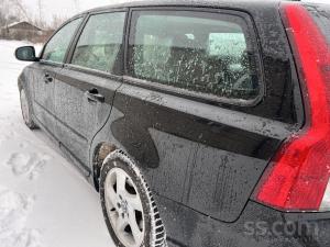 Black Volvo V50 2012 in Daugavpils, with an engine capacity of 1.60 L and mileage of 280 thousand km for 3999 €, photo 12 on AUTOMOTO.COM.LV
