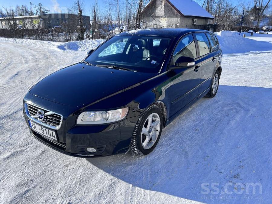 Melns Volvo V50 2012 Daugavpils, ar dzinēja tilpumu 1.60 L un nobraukumu 280 tūkst. km par 3899 €, foto 1 vietnē AUTOMOTO.COM.LV