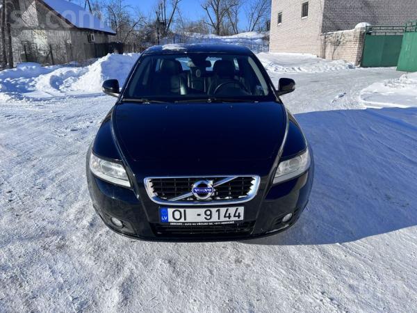Black Volvo V50 2012 in Daugavpils, with an engine capacity of 1.60 L and mileage of 280 thousand km for 3899 €, photo 5 on AUTOMOTO.COM.LV
