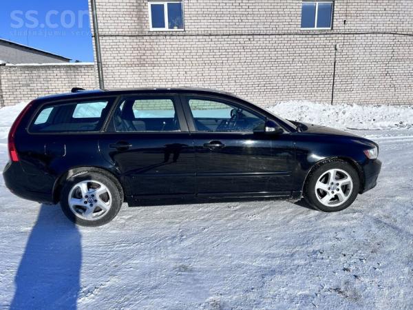 Black Volvo V50 2012 in Daugavpils, with an engine capacity of 1.60 L and mileage of 280 thousand km for 3899 €, photo 7 on AUTOMOTO.COM.LV