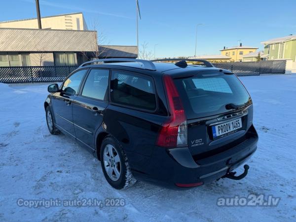 Melns Volvo V50 2012 Tallina, ar dzinēja tilpumu 1.60 L un nobraukumu 208 tūkst. km par 4990 €, foto 2 vietnē AUTOMOTO.COM.LV