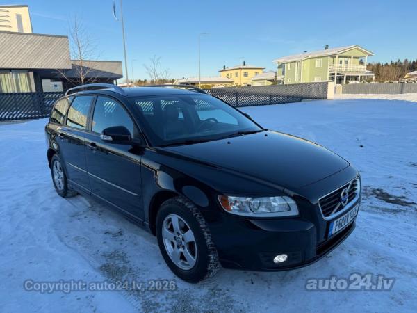 Melns Volvo V50 2012 Tallina, ar dzinēja tilpumu 1.60 L un nobraukumu 208 tūkst. km par 4990 €, foto 3 vietnē AUTOMOTO.COM.LV