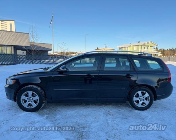 Melns Volvo V50 2012 Tallina, ar dzinēja tilpumu 1.60 L un nobraukumu 208 tūkst. km par 4990 €, foto 10 vietnē AUTOMOTO.COM.LV