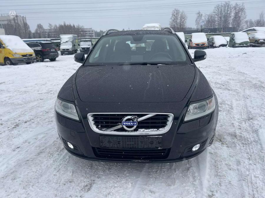 Black Volvo V50 2012 in Kaunas, with an engine capacity of 1.56 L and mileage of 245 thousand km for 3950 €, photo 2 on AUTOMOTO.COM.LV