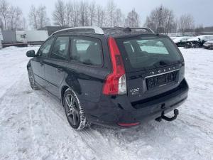 Black Volvo V50 2012 in Kaunas, with an engine capacity of 1.56 L and mileage of 245 thousand km for 3950 €, photo 4 on AUTOMOTO.COM.LV