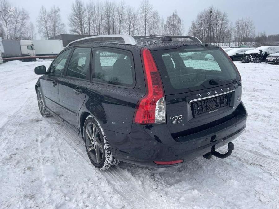 Black Volvo V50 2012 in Kaunas, with an engine capacity of 1.56 L and mileage of 245 thousand km for 3950 €, photo 4 on AUTOMOTO.COM.LV