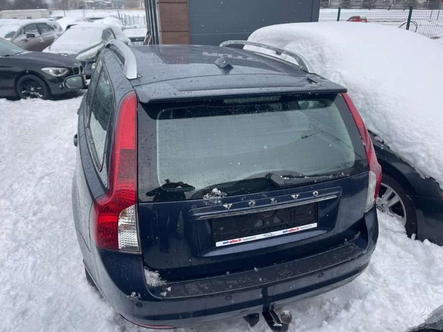 Black Volvo V50 2012 in Kaunas, with an engine capacity of 1.56 L and mileage of 245 thousand km for 3950 €, photo 10 on AUTOMOTO.COM.LV