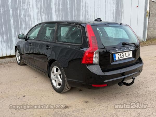 Melns Volvo V50 2012 Paide, ar dzinēja tilpumu 1.60 L un nobraukumu 298 tūkst. km par 4990 €, foto 5 vietnē AUTOMOTO.COM.LV