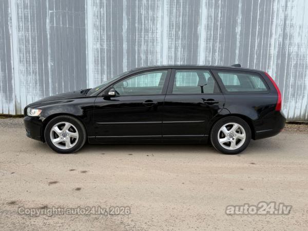 Melns Volvo V50 2012 Paide, ar dzinēja tilpumu 1.60 L un nobraukumu 298 tūkst. km par 4990 €, foto 8 vietnē AUTOMOTO.COM.LV