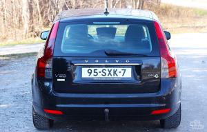 Black Volvo V50 2012 in Petrikaiciai, with an engine capacity of 1.60 L and mileage of 323 thousand km for 3599 €, photo 11 on AUTOMOTO.COM.LV