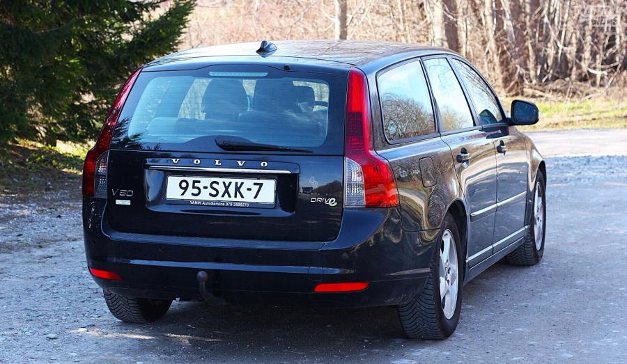 Black Volvo V50 2012 in Petrikaiciai, with an engine capacity of 1.60 L and mileage of 323 thousand km for 3599 €, photo 13 on AUTOMOTO.COM.LV