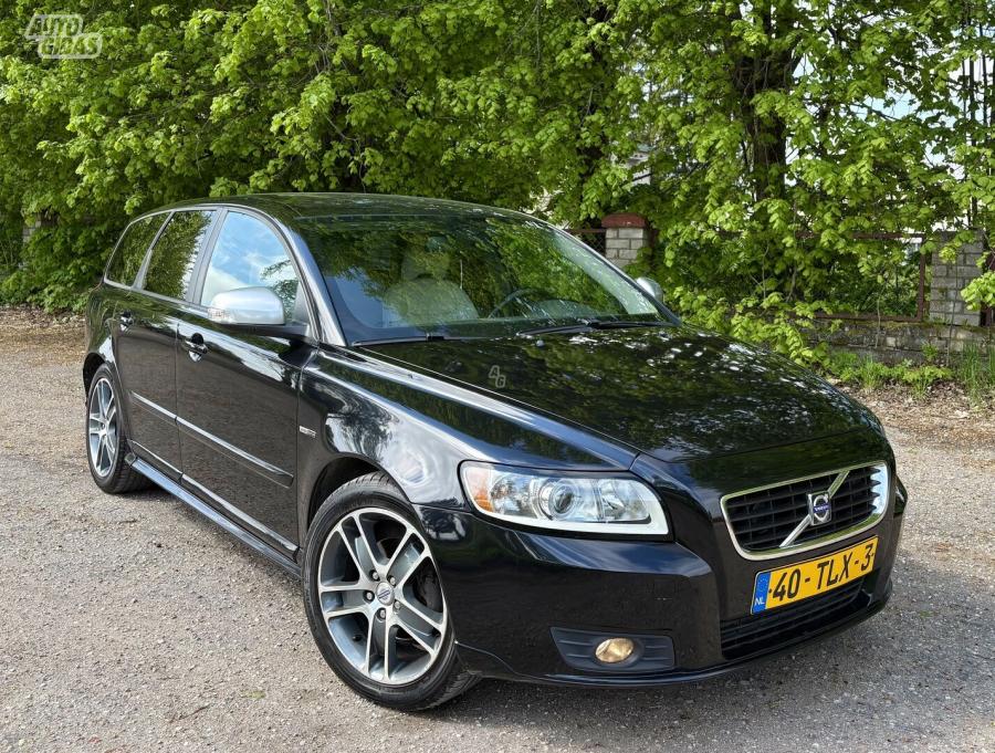 Black Volvo V50 2012 in Taurage, with an engine capacity of 1.60 L and mileage of 273 thousand km for 3599 €, photo 1 on AUTOMOTO.COM.LV