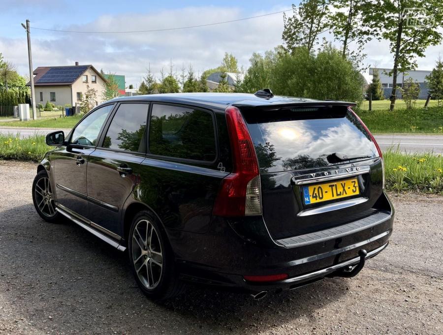 Black Volvo V50 2012 in Taurage, with an engine capacity of 1.60 L and mileage of 273 thousand km for 3599 €, photo 5 on AUTOMOTO.COM.LV