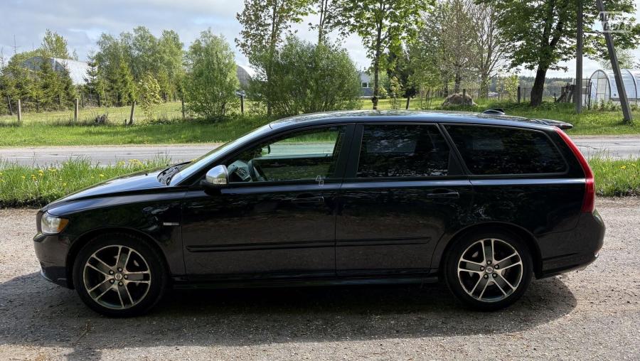 Black Volvo V50 2012 in Taurage, with an engine capacity of 1.60 L and mileage of 273 thousand km for 3599 €, photo 7 on AUTOMOTO.COM.LV