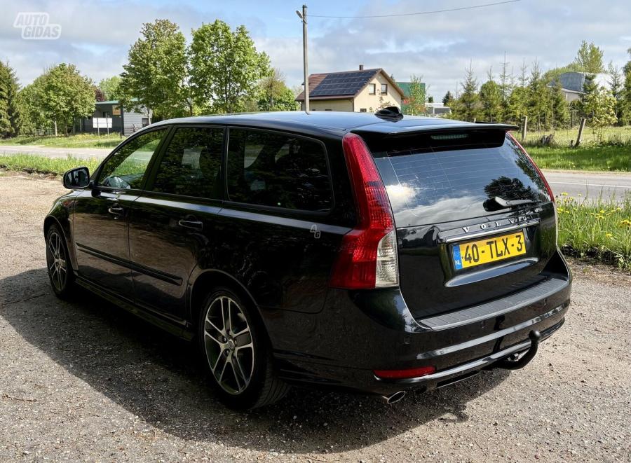 Black Volvo V50 2012 in Taurage, with an engine capacity of 1.60 L and mileage of 273 thousand km for 3599 €, photo 8 on AUTOMOTO.COM.LV