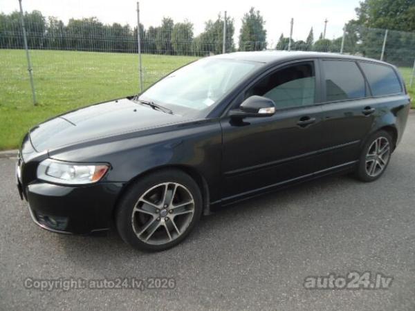 Black Volvo V50 2012 in Narva, with an engine capacity of 1.60 L and mileage of 237 thousand km for 4799 €, photo 1 on AUTOMOTO.COM.LV