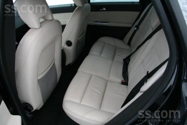 Black Volvo V50 2012 in Riga, with an engine capacity of 1.60 L and mileage of 355 thousand km for 2650 €, photo 6 on AUTOMOTO.COM.LV