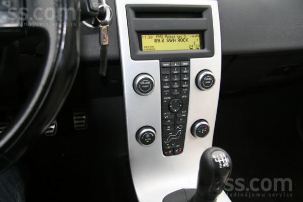 Black Volvo V50 2012 in Riga, with an engine capacity of 1.60 L and mileage of 355 thousand km for 2650 €, photo 9 on AUTOMOTO.COM.LV