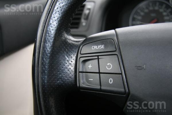 Black Volvo V50 2012 in Riga, with an engine capacity of 1.60 L and mileage of 355 thousand km for 2650 €, photo 10 on AUTOMOTO.COM.LV