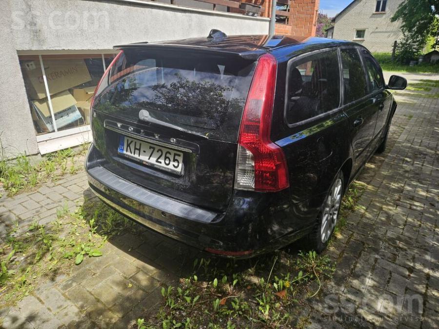 Черный Вольво В50 2012 в Рига, объемом двигателя 1.60 л и пробегом 355 тыс. км за 2750 €, фото 4 на AUTOMOTO.COM.LV