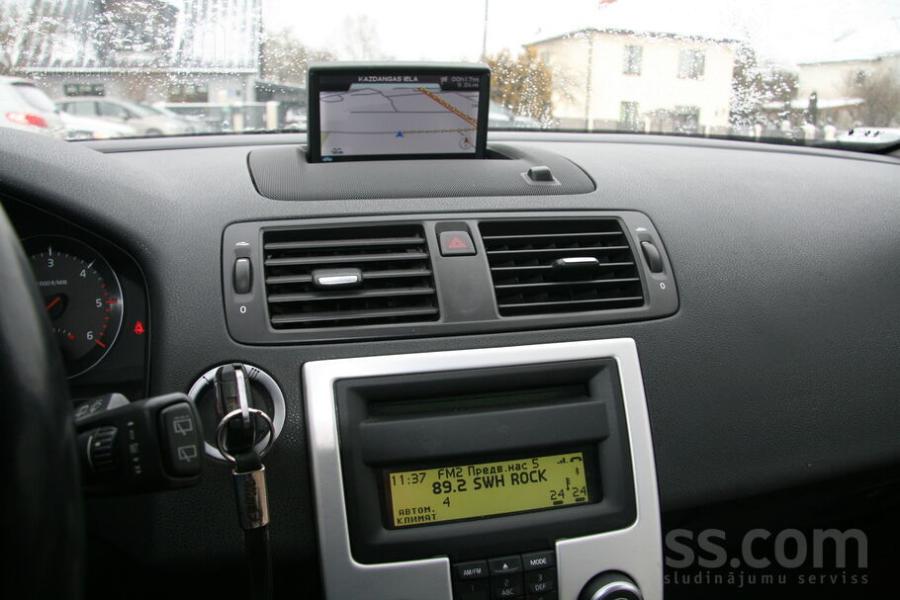 Черный Вольво В50 2012 в Рига, объемом двигателя 1.60 л и пробегом 355 тыс. км за 2750 €, фото 9 на AUTOMOTO.COM.LV