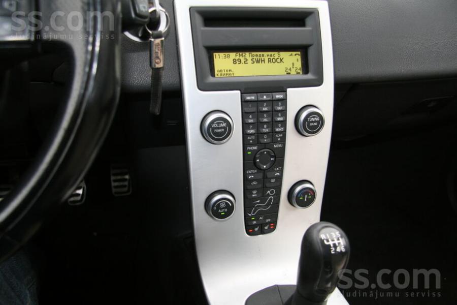 Черный Вольво В50 2012 в Рига, объемом двигателя 1.60 л и пробегом 355 тыс. км за 2750 €, фото 10 на AUTOMOTO.COM.LV
