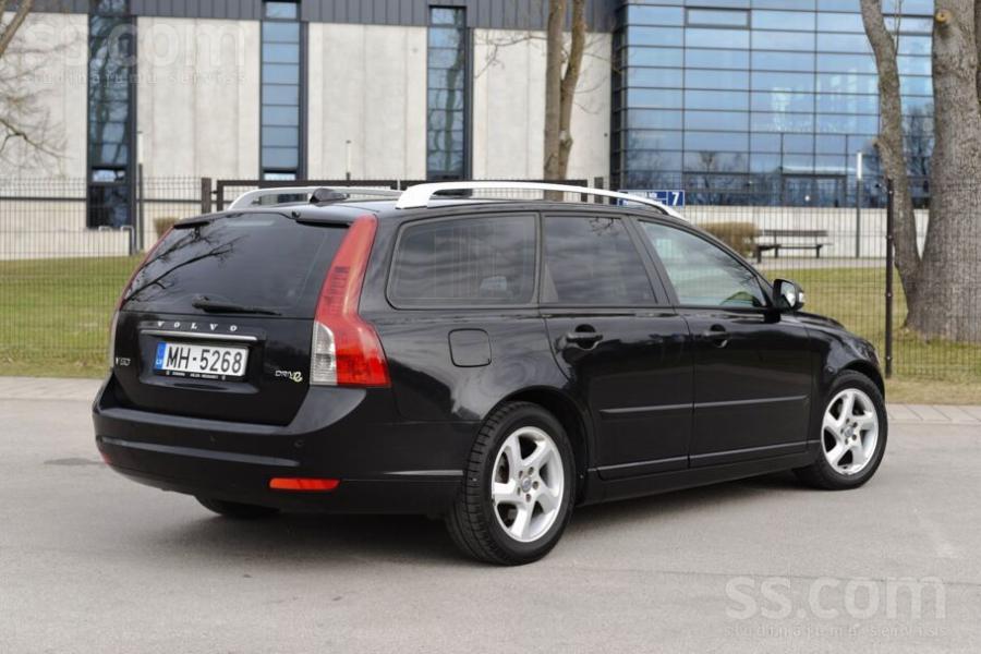 Melns Volvo V50 2012 Rīga, ar dzinēja tilpumu 1.60 L un nobraukumu 387 tūkst. km par 3800 €, foto 3 vietnē AUTOMOTO.COM.LV