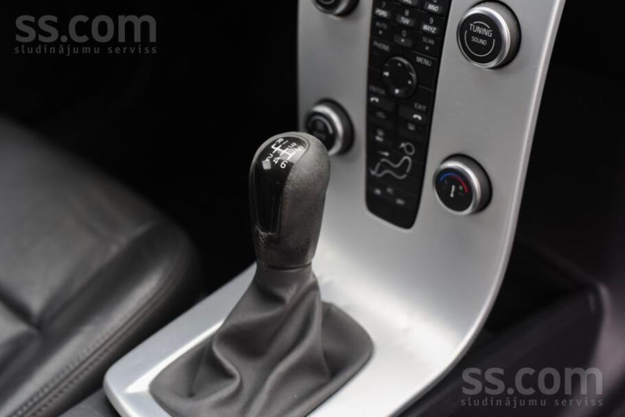 Melns Volvo V50 2012 Rīga, ar dzinēja tilpumu 1.60 L un nobraukumu 387 tūkst. km par 3800 €, foto 9 vietnē AUTOMOTO.COM.LV